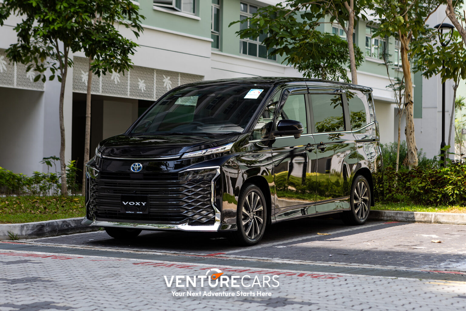 Toyota Voxy Hybrid 1.8 SZ: The Perfect Blend of Space, Comfort, and ...