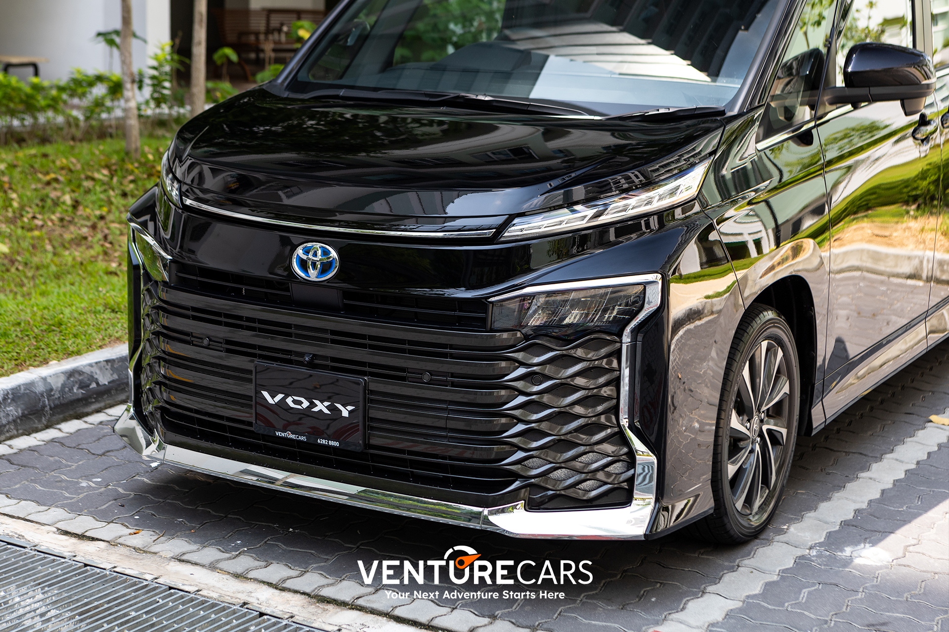 Toyota Voxy Hybrid 1.8 SZ: The Perfect Blend of Space, Comfort, and ...